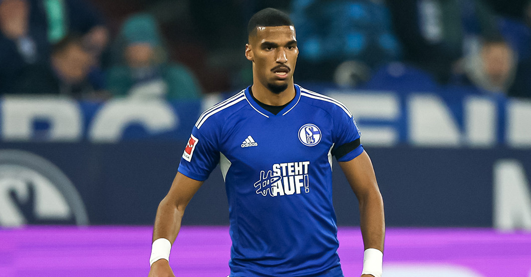 Getragenes #stehtauf-Sondertrikot von Schalke-Star Moritz Jenz