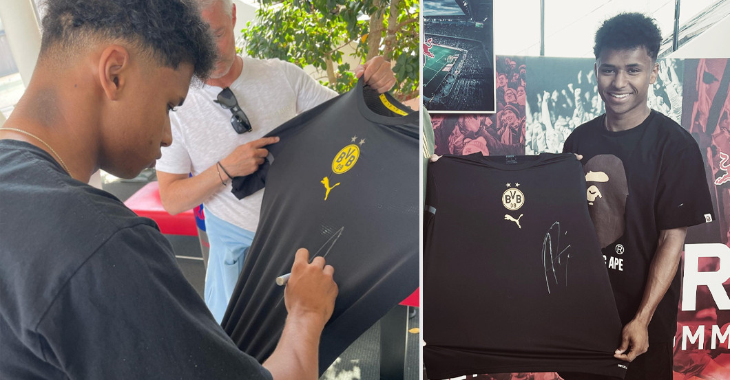 To the Adeyemi Transfer: His first signed BVB Shirt!
