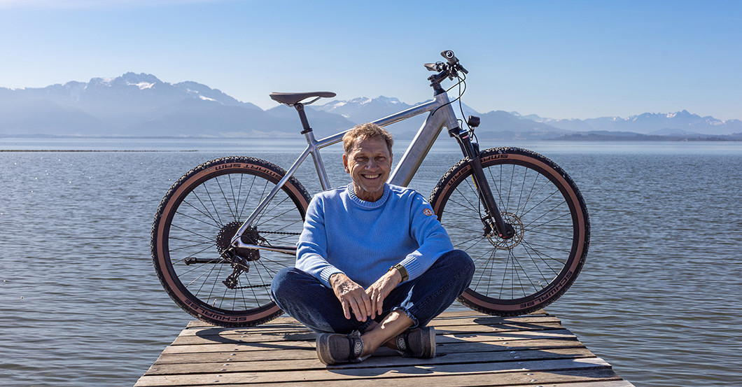 Coboc und Richy Müller versteigern speziell angefertigtes E-Bike