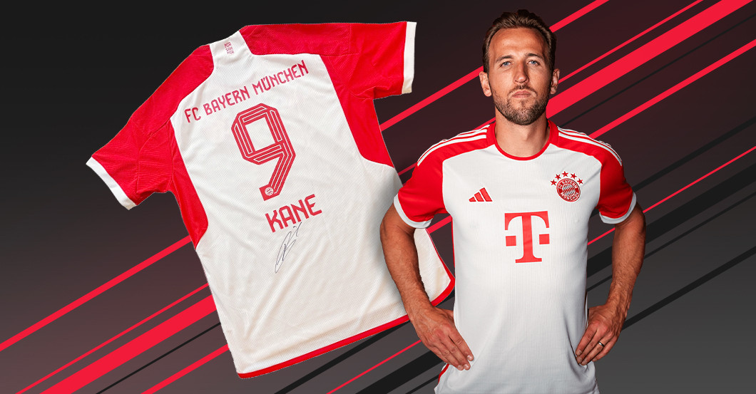 Superstar Harry Kane signs his first FC Bayern jersey!