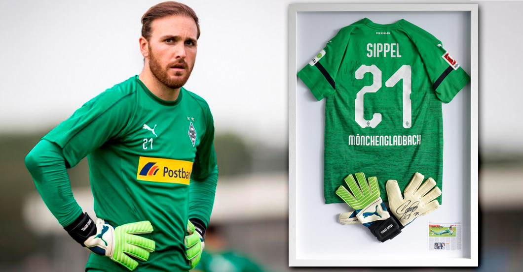 Meet Gladbach goalkeeper Sippel & take home collectibles