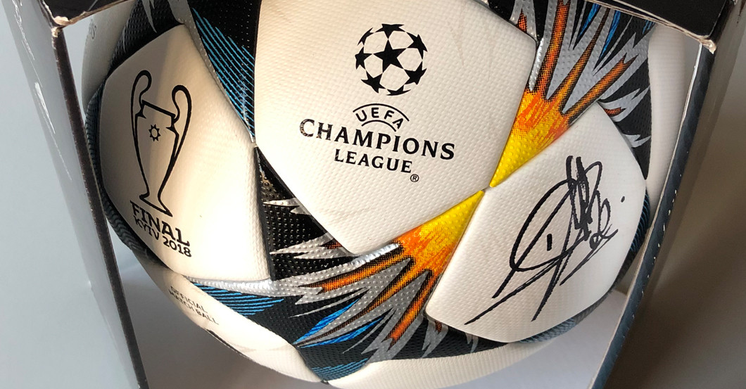 Original CL Ball Signed by David Alaba & Bayern Munich Autograph Cards