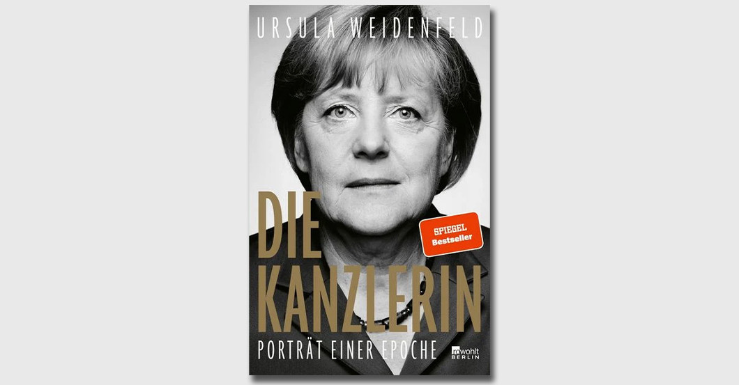 Angela Merkel unterschreibt ihre Biografie „Die Kanzlerin“