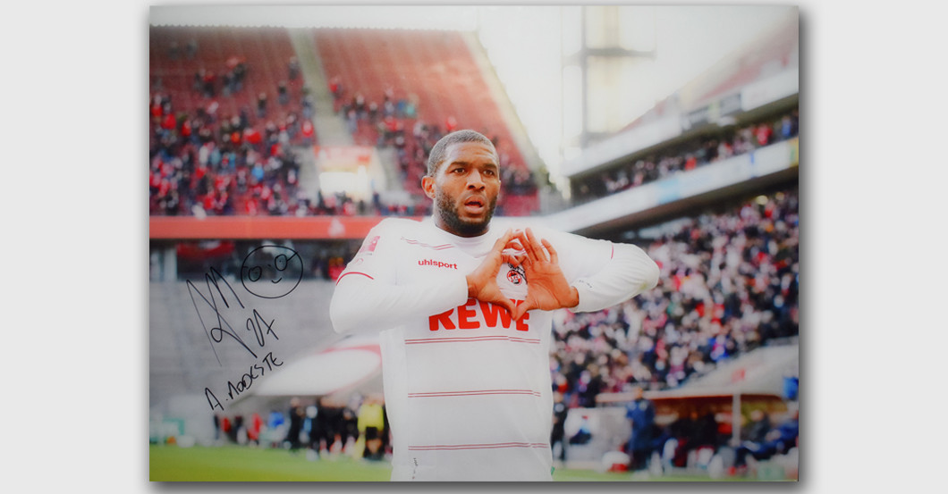 1. FC Köln Striker Anthony Modeste Signed a Wall Painting