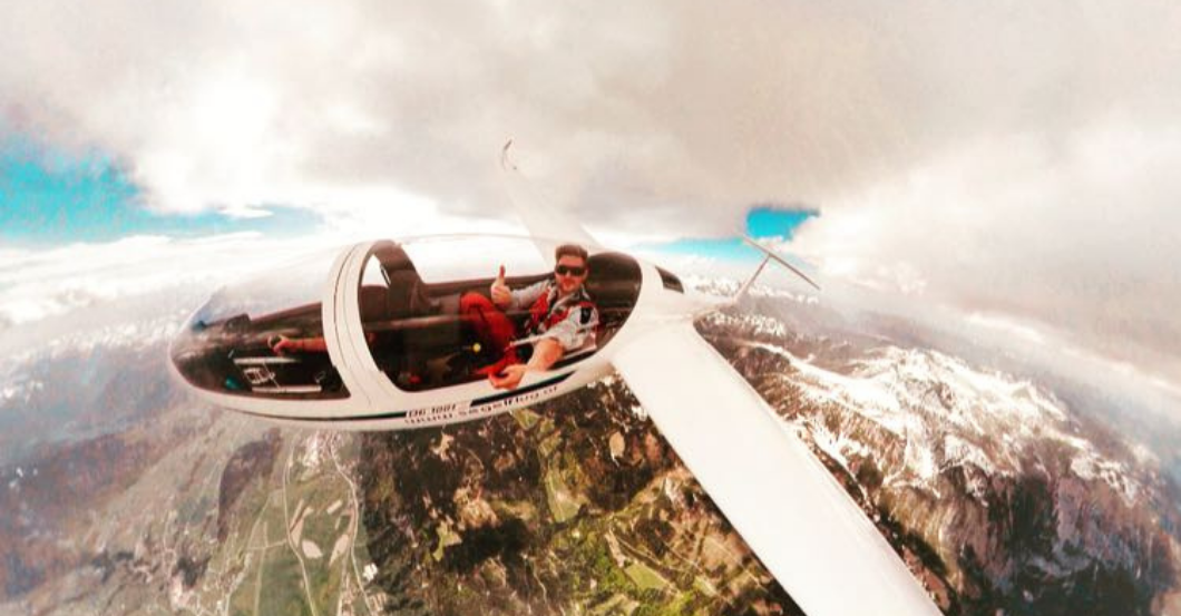 Unvergesslich: Mit Red Bull Pilot Patrick Strasser fliegen!