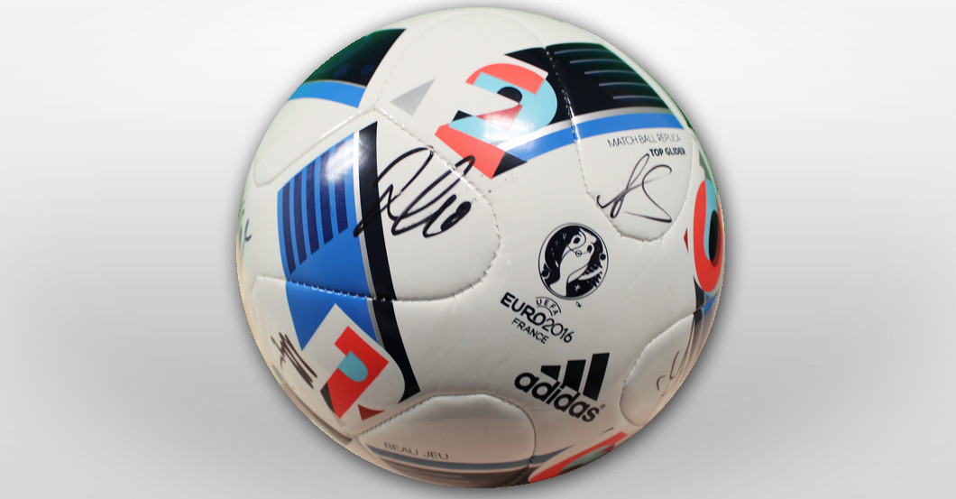 Super-Geschenk: Ball der EM 2016 signiert von DFB-Stars