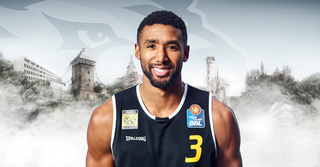 From the Basketball Bundesliga: Jersey of Malcom Lee