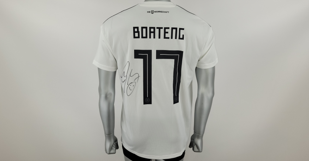 Signiertes DFB-Trikot von Jerome Boateng