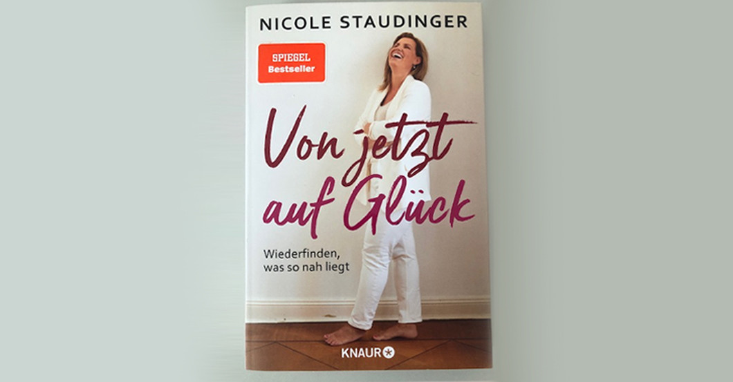 Bestseller-Autorin Nicole Staudinger stiftet ihr signiertes Buch