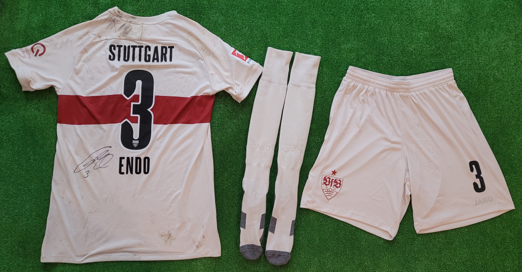 VfB-Sonderoutfit von Wataru Endo
