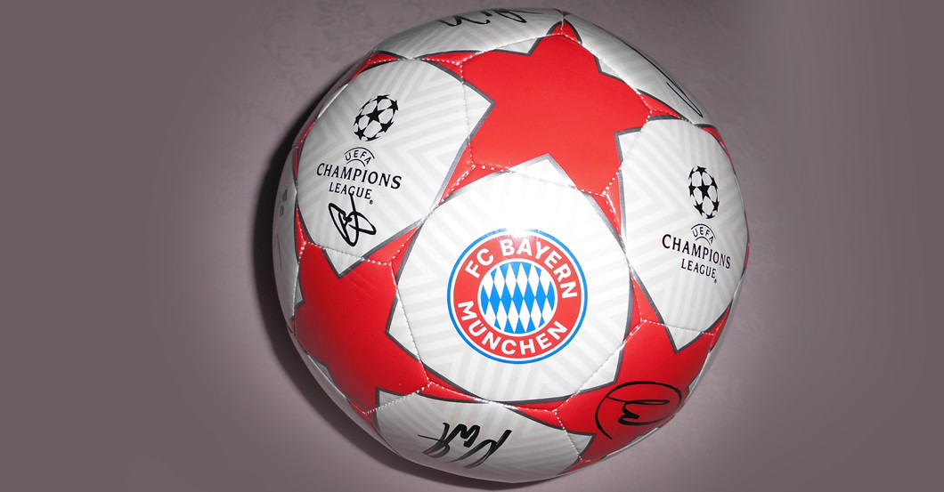 Aus der Sechs-Titel-Saison: Teamsignierter CL-Ball des FC Bayern!