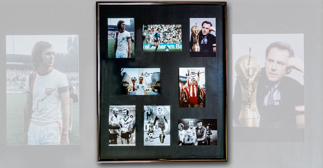 Erinnerung an Franz Beckenbauer: Signierte Foto-Collage im Rahmen