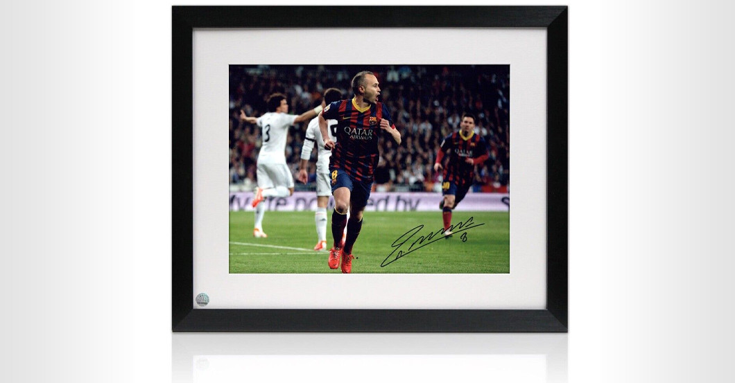 FC Barcelona-Legende Andrés Iniesta signierte eine Fotografie