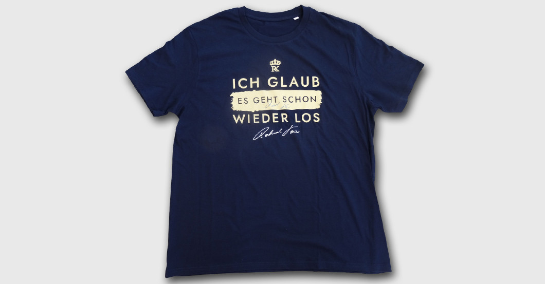 Roland Kaiser spendet sein Fanshirt mit Signatur