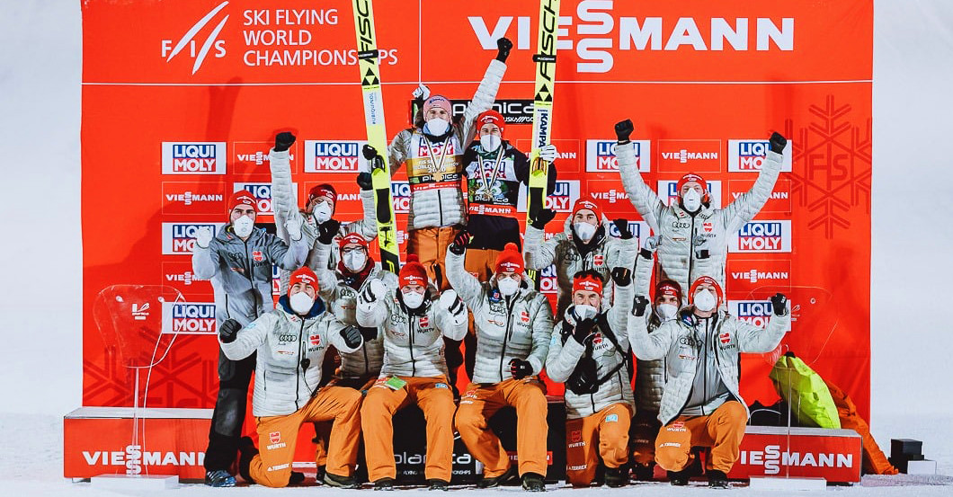 Ski-Highlight: Das DSV-Team signiert einen Fischer-Sprungski