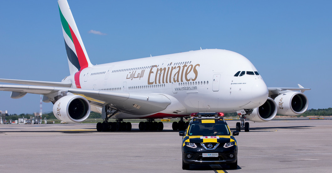 Einmalig: Fahren Sie im Follow-me-Car am Düsseldorf Airport mit!