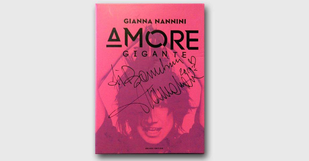Rock-Ikone Gianna Nannini signiert ihr Deluxe-Album Amore Gigante