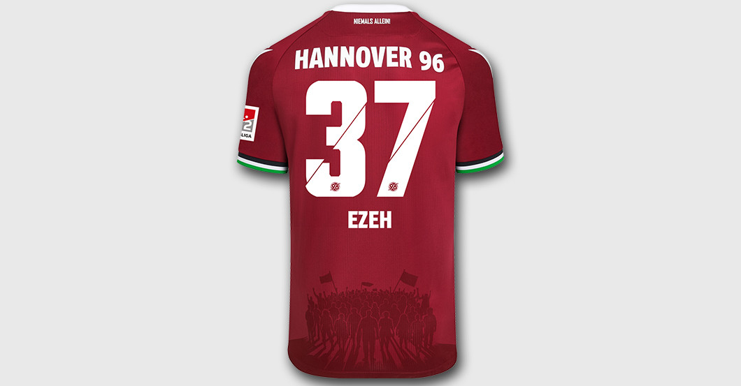 Persönliches Hannover-96-Sondertrikot von Brooklyn Ezeh mit Signatur