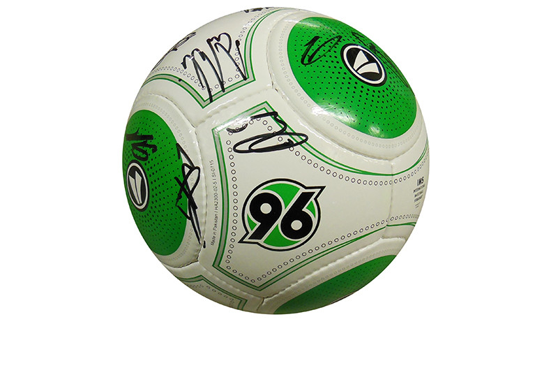 Teamsignierter Ball von Hannover 96