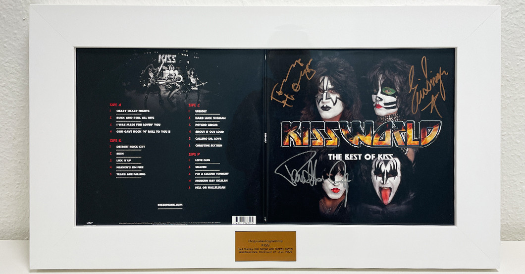 Gerahmte LP „KISS WORLD – The Best of KISS“ mit Autogrammen