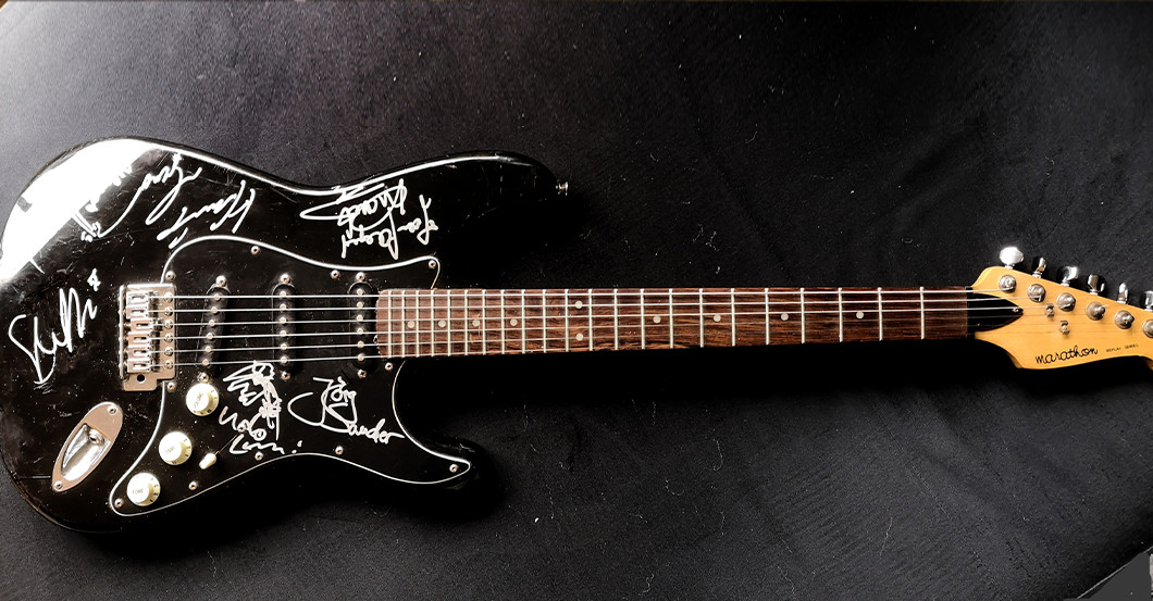 Udo Lindenberg & the Panikorchester Sign an Electric Guitar