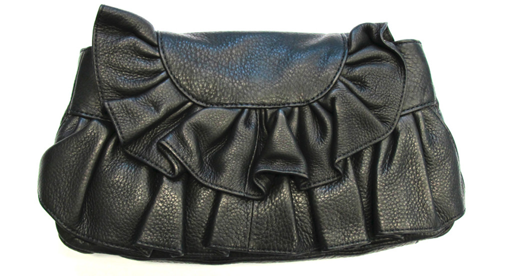 Die schwarze Leder-Clutch von Felix Rey