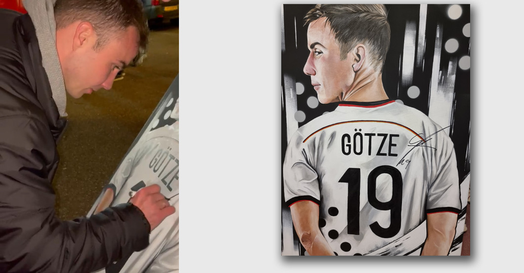 WM-Torschütze Mario Götze stiftet sein unterschriebenes Porträt