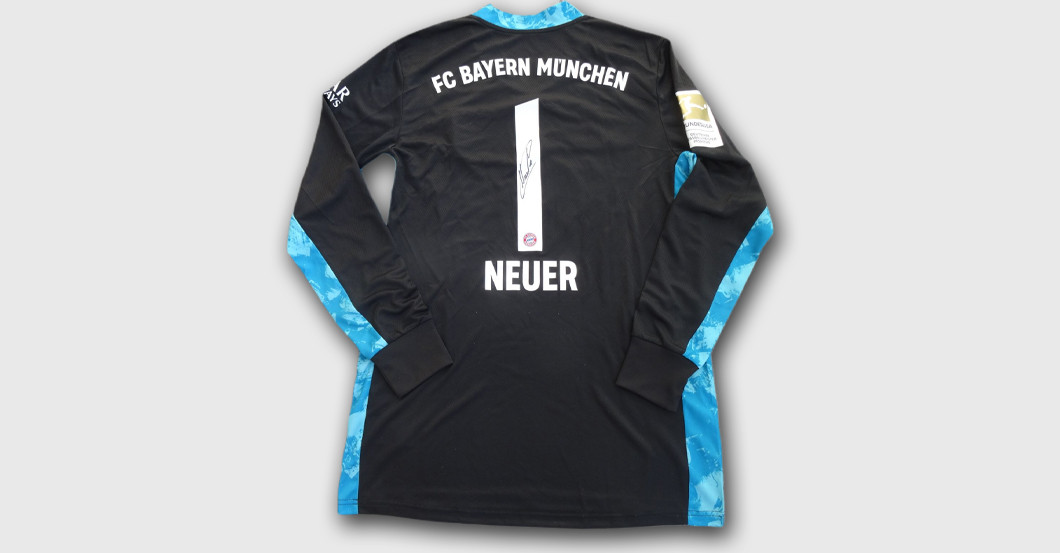 Manuel Neuer – Deutschlands Nummer 1 signiert FC Bayern-Trikot