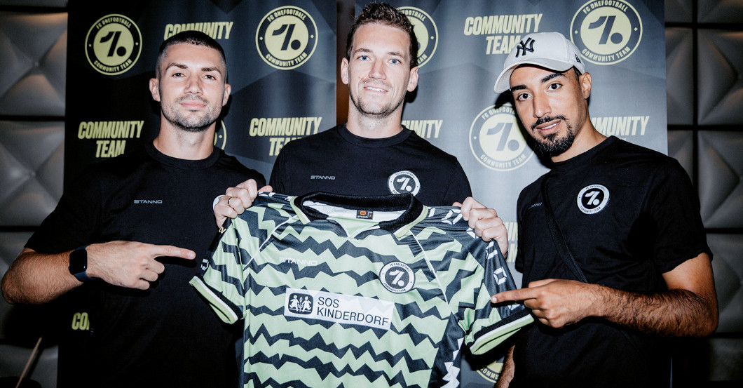 Die Icon League Sieger des FC OneFootball signieren ein Trikot!