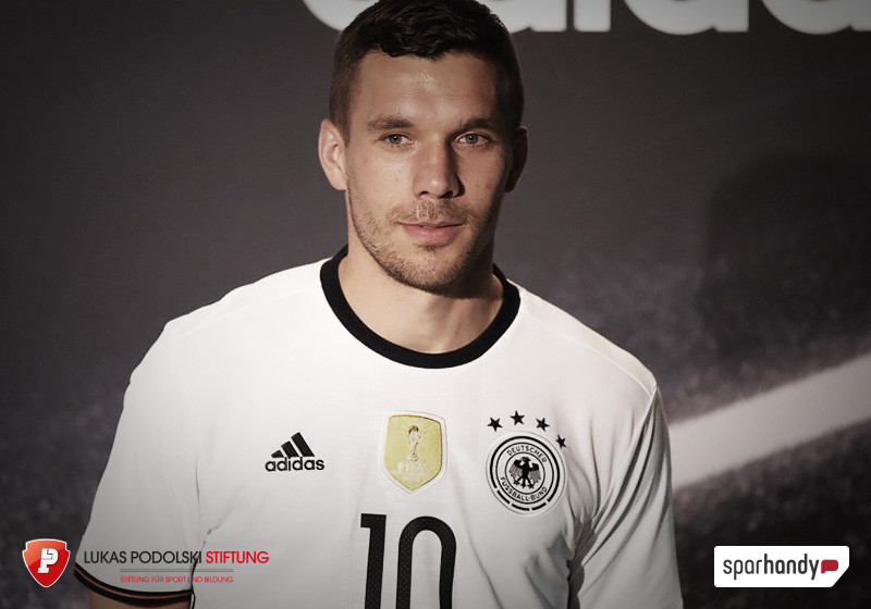Für Poldi-Fans: Sony Xperia Smartphone, Tickets & neues DFB-Trikot