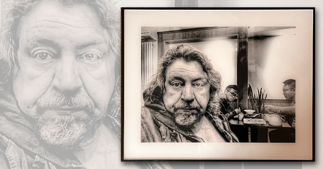 Unique Fotograph: Actor Armin Rohde Signed his Self-Portrait