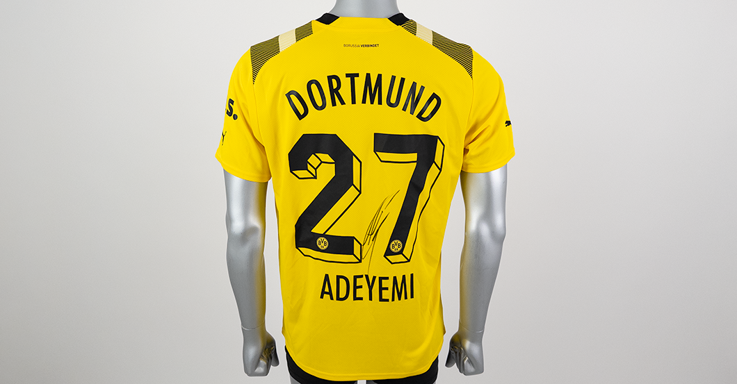 Signiertes BVB-Cuptrikot von Karim Adeyemi