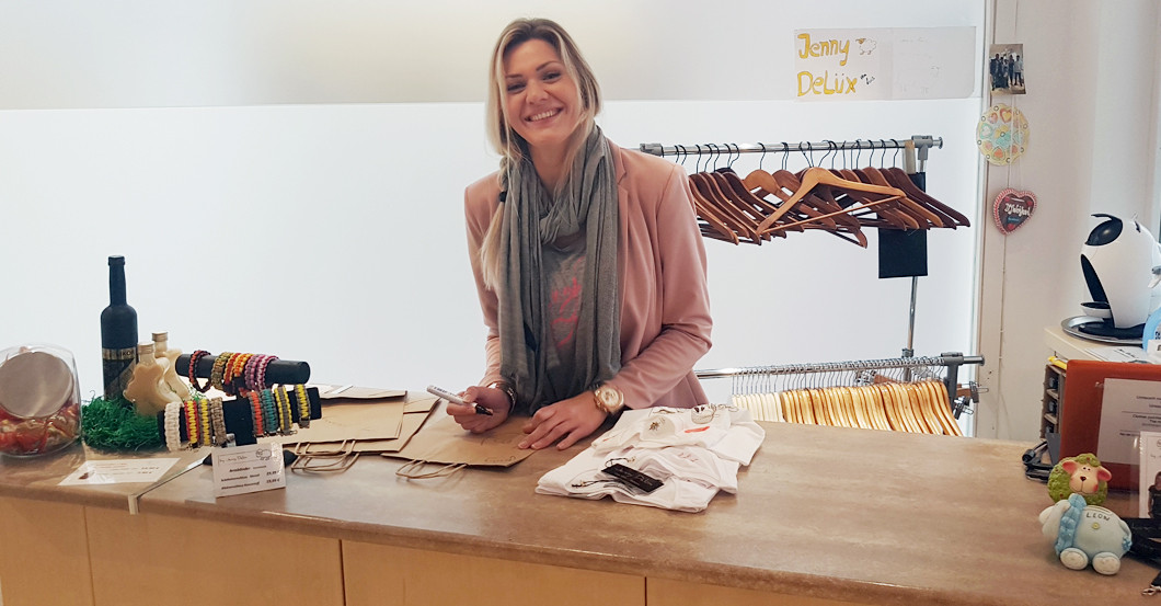 Aus dem TV: Goodbye Deutschland-Auswanderin stiftet Shirts