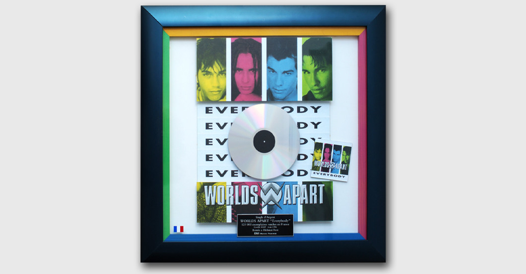 Seltenes Sammlerstück: Silber Award der Boyband „Worlds Apart“