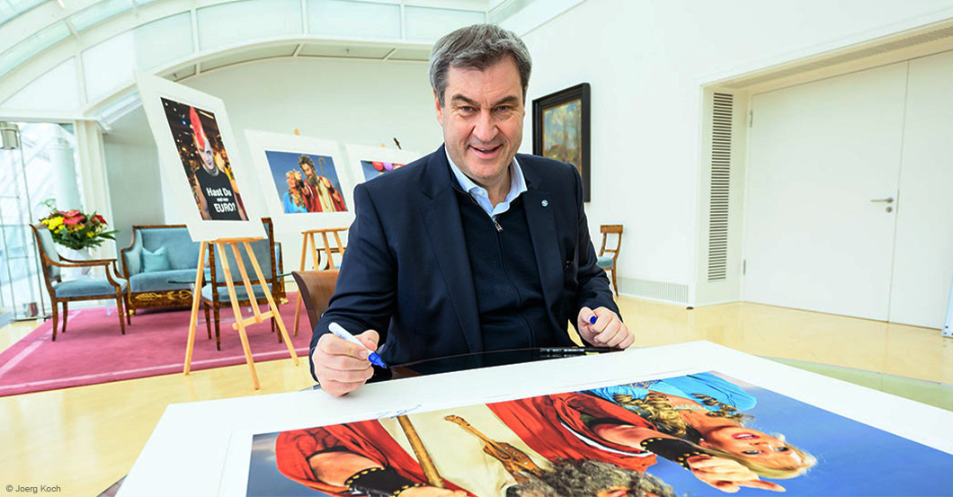 Ministerpräsident Markus Söder signiert limitierte Fotografie