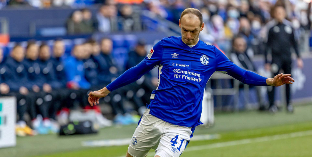 Schalke für den Frieden: Matricianis getragenes Sondertrikot