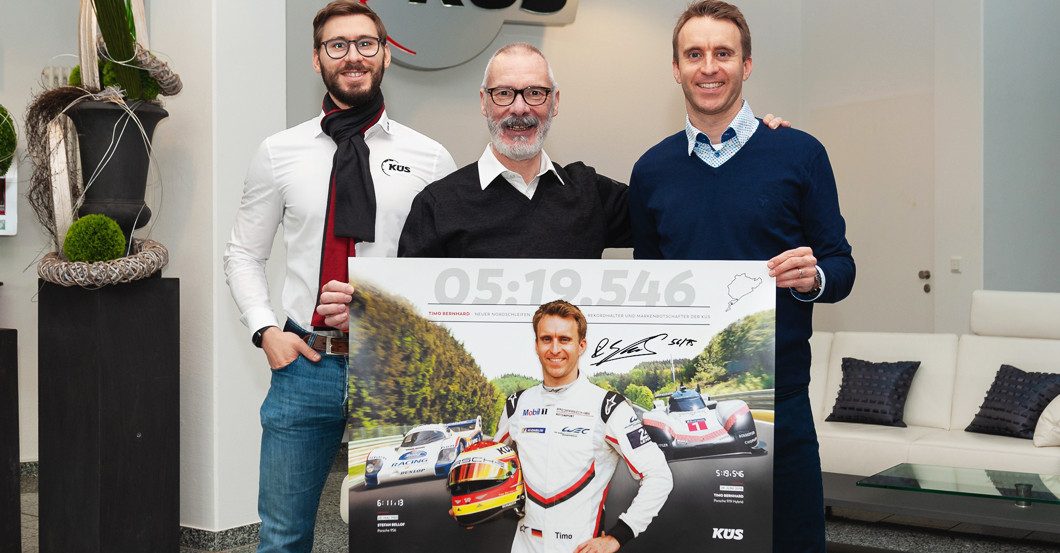 Motorsport-Andenken: Plakat zur Rekordzeit von Timo Bernhard