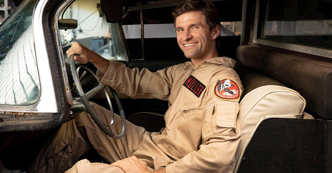 Zum Kinostart: Ghostbusters-Anzug getragen von Thomas Müller