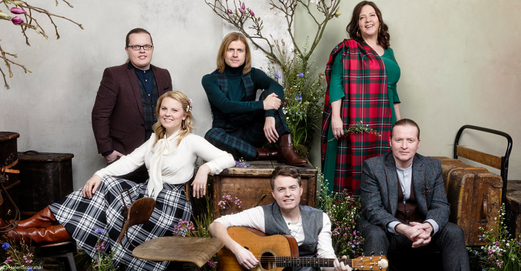 Meet the Kelly Family on their Tour & Take Home a Fan Box