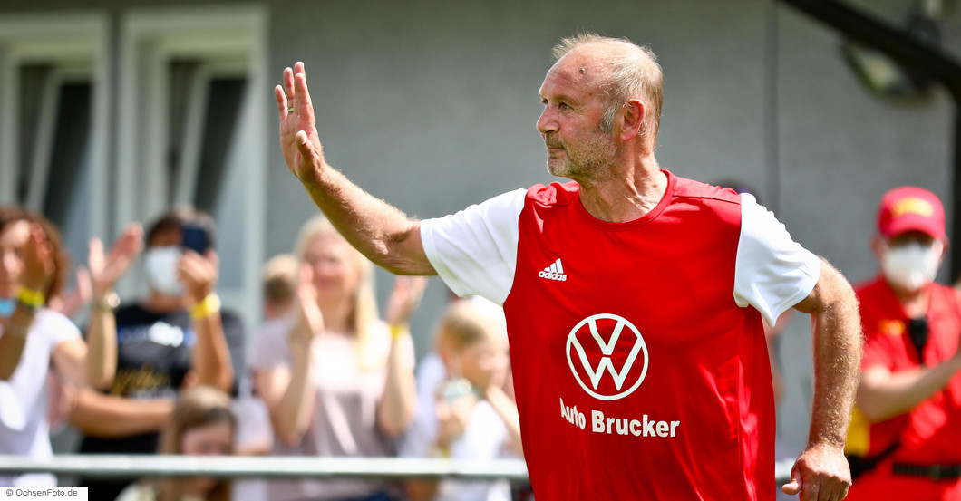 1. FC Nürnberg-Legende Dieter Eckstein stiftet Matchworn-Trikot