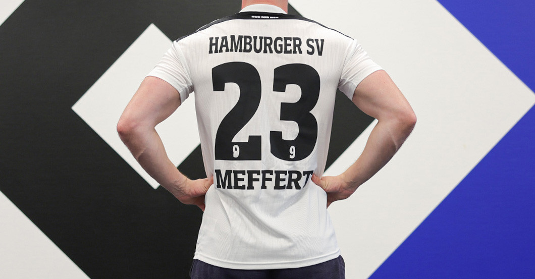 Zu Ehren von „UNS UWE“: Das HSV-Sondertrikot von Jonas Meffert