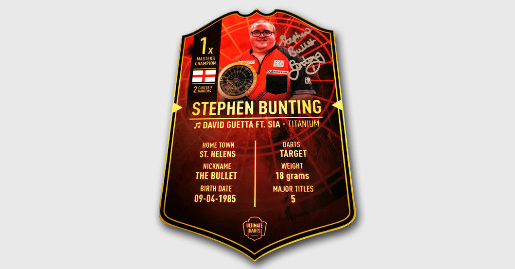 Zur Darts-WM: Ex-Weltmeister Stephen Bunting signiert Player-Card