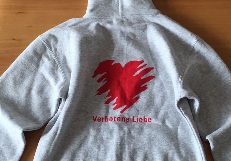 Serien-Sammlerstück: “Verbotene Liebe”-Hoodie 2