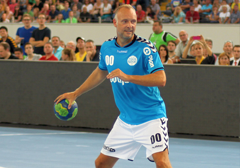 Handball-Andenken: „Buschi“-Trikot signiert von Stars